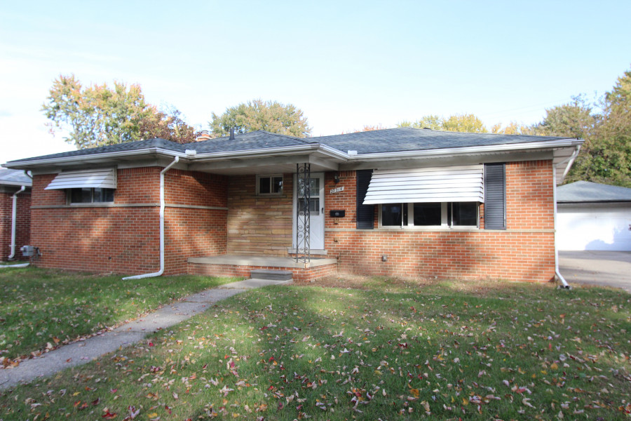 27214 La Rose Dr, Warren, MI 48093 is For Sale By Owner | Reozom